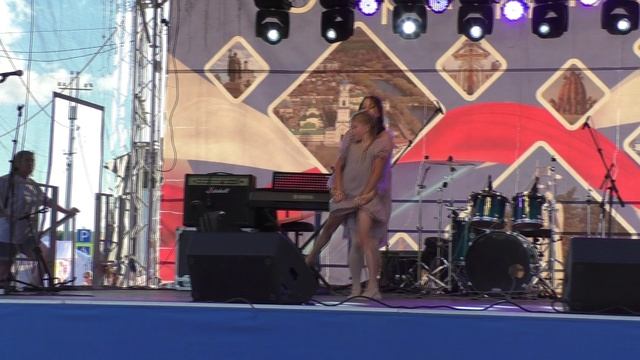 Солистки студии художественной пластики "Каприз"