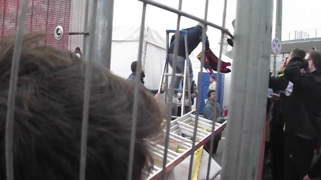 Нобель Арустамян Ведет репортаж с Лестницы и Упал