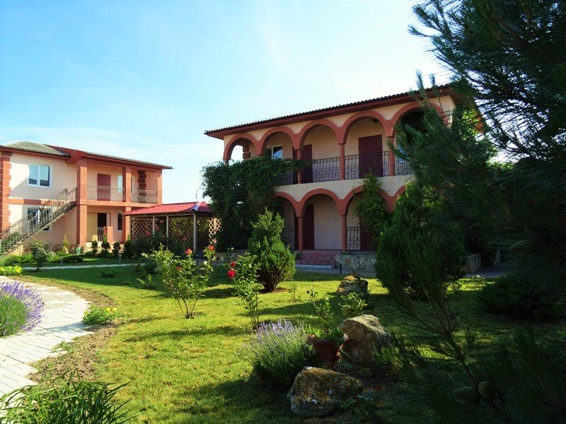 Черноморское недорогие мини-гостиницы. Черноморское отдых недалеко от моря. «Солнечный» ГОСТЕВОЙ ДОМ