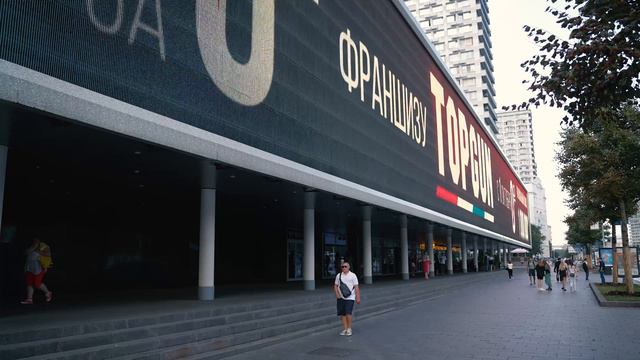 Реклама TOPGUN на экране кинотеатра "КАРО 11 Октябрь"