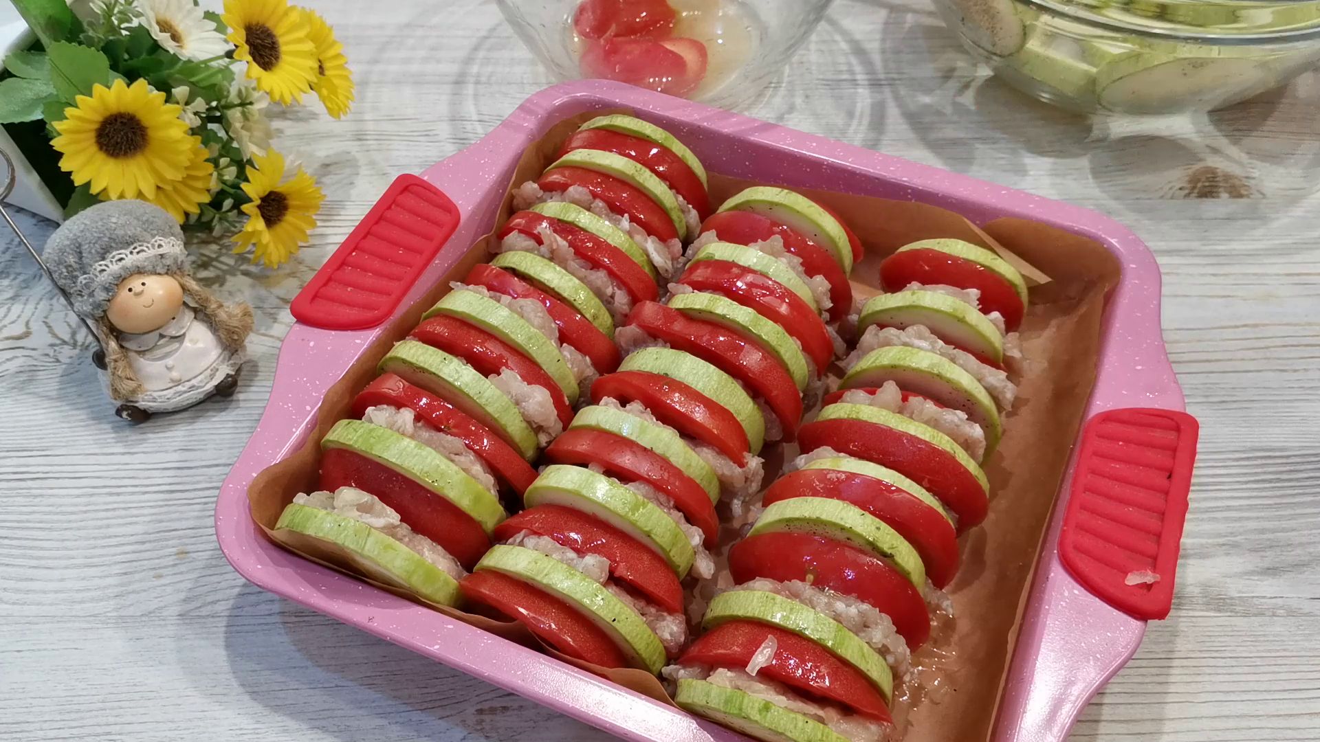 КАБАЧКИ С ФАРШЕМ В ДУХОВКЕ . ПРОСТО, ВКУСНО И КРАСИВО.