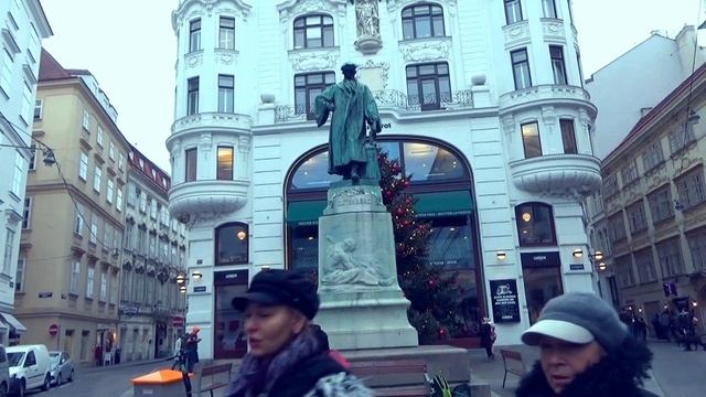 "В ПОИСКАХ ТЕМЫ" - свой сонет из книги 'Карманный переводитель духа' читает Анатолий Пережогин