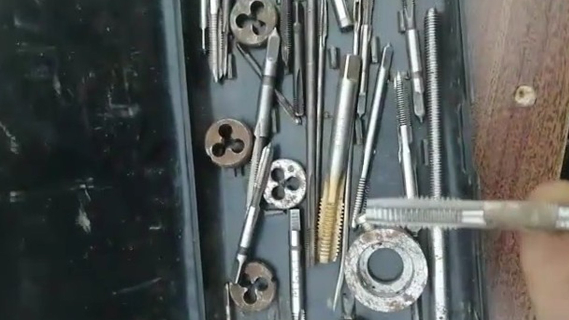 Патрон на электромотор. Один из простых способов установки.