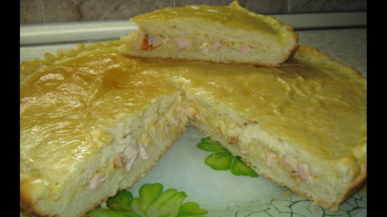 Пирог с копченой курицей и сыром