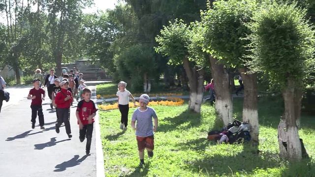 Нам море по колено.