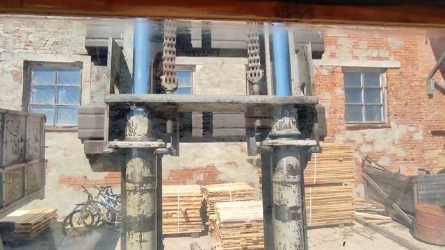 несинхронная работа цилиндров подъёма львовского погрузчика 2.mp4