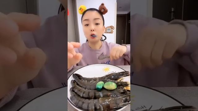 Китайцы едят на камеру / Асмр еда.