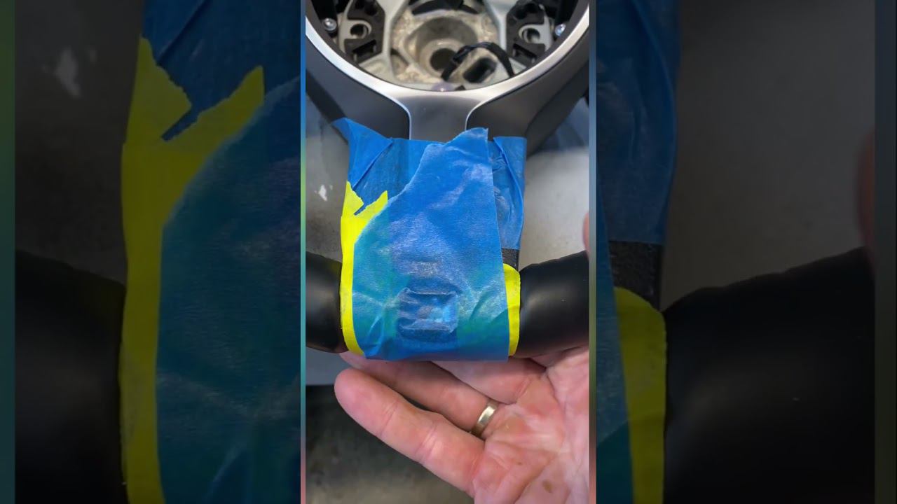 Покраска руля и сиденья, реставрация трещины на коже для BMW M4 Cabrio