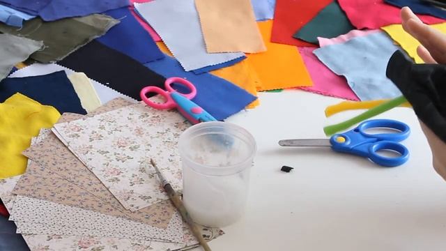 Как сшить простое платье для куклы без нитки и иголки _ Видео урок шьем одежду для кукол.mp4