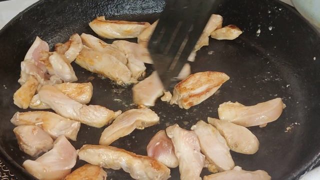 Так картошку в России никто не готовит, а зря! Готовлю уже 5 раз, муж “урчит от удовольствия”.