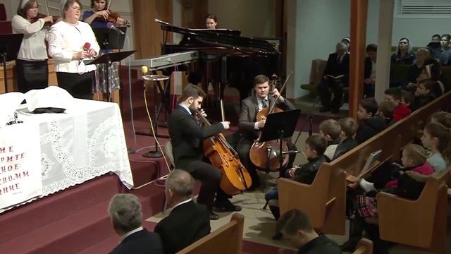 Я к пронзённым ногам преклониться хочу..