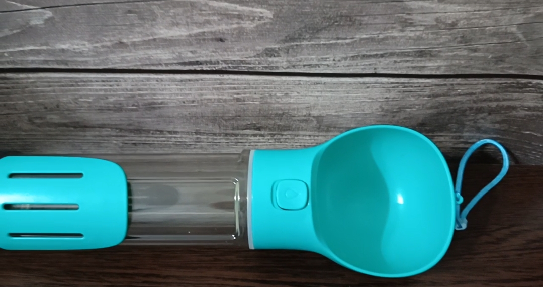 Портативная бутылка-поилка за 279 рублей