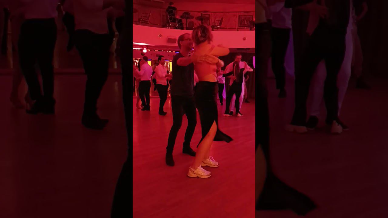 Девушка в опытных руках бачатеро #bachata #dance #бачата #dancer #love