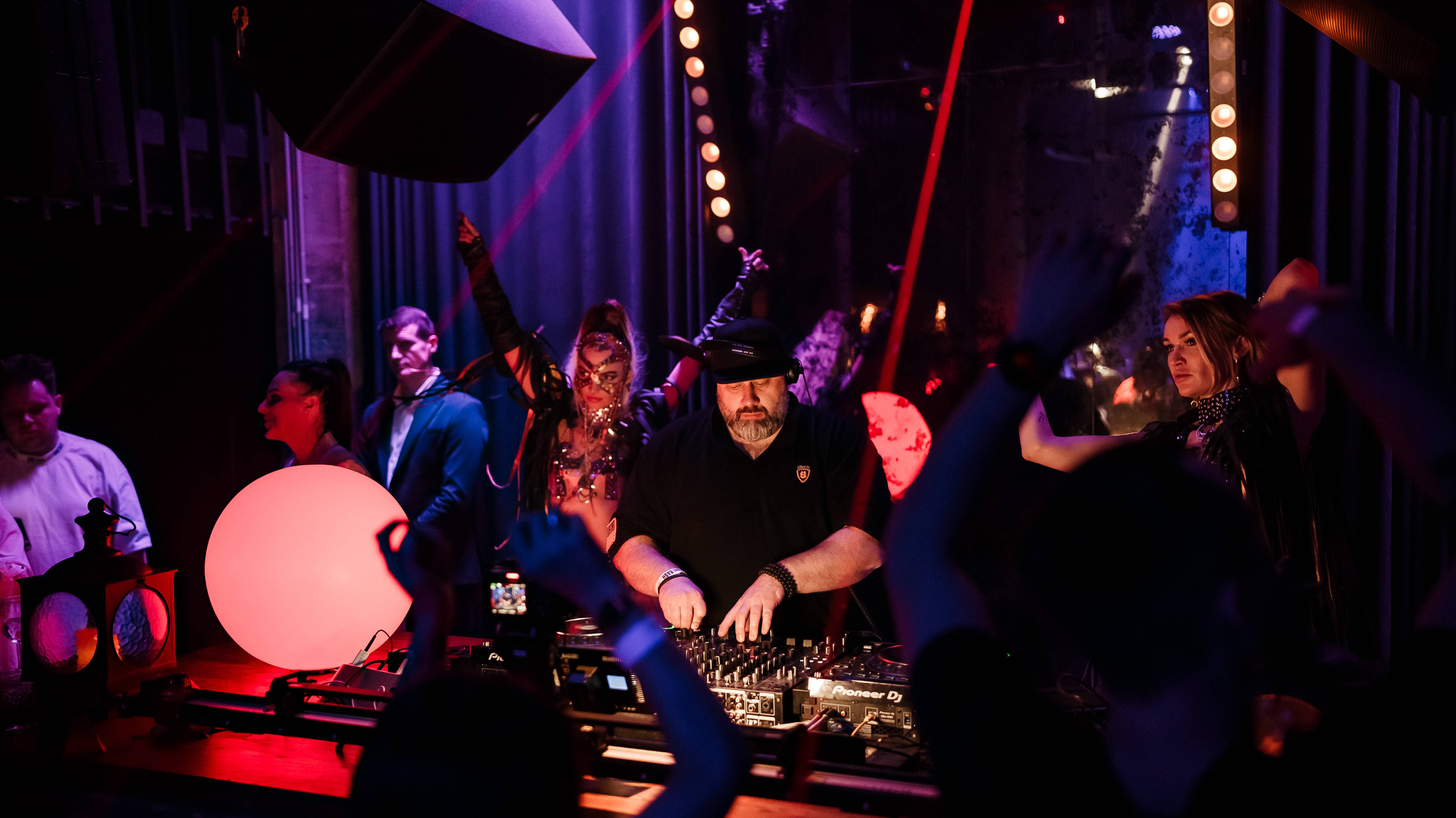 PASHA VOODOO - Live TREFF8 (TAMI BIRTHDAY BASH)