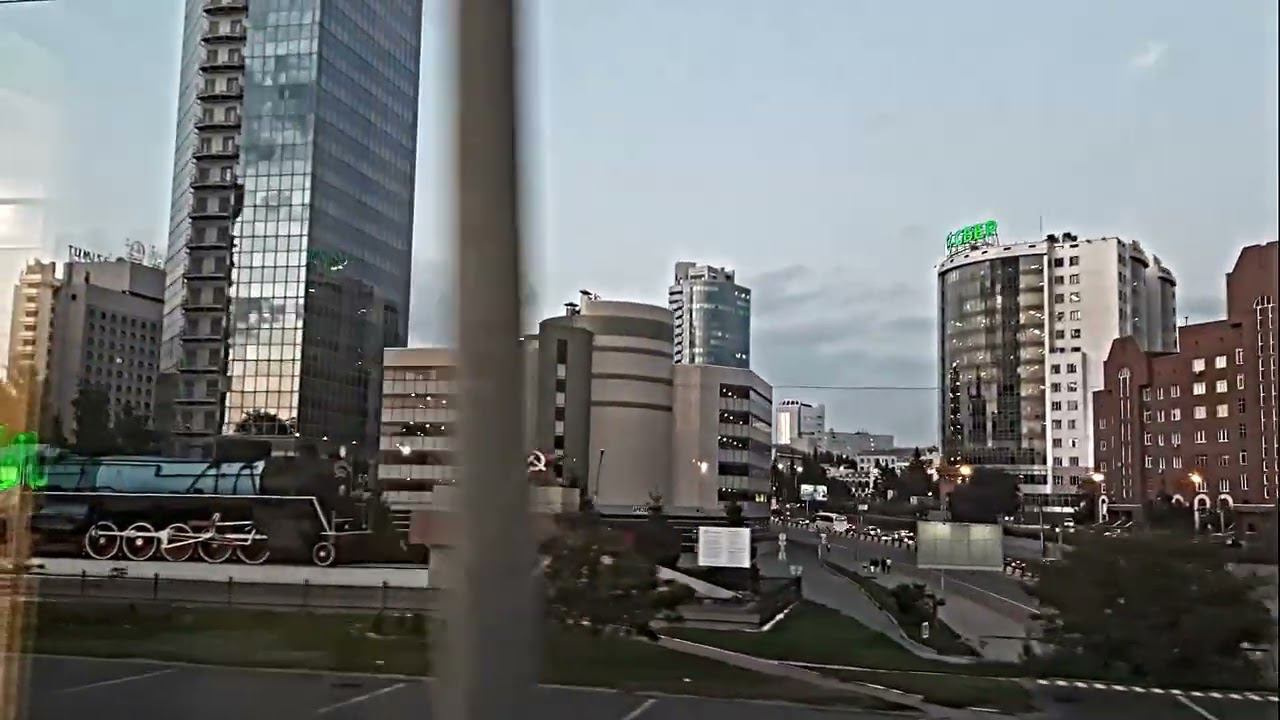Новосибирск Главный подъезжая к вокзалу, из окна поезда