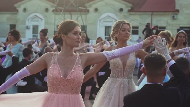 Каждая Золушка имеет право на Бал!