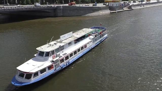 Пассажирский теплоход для внутригородских и пригородных линий "Фортуна".