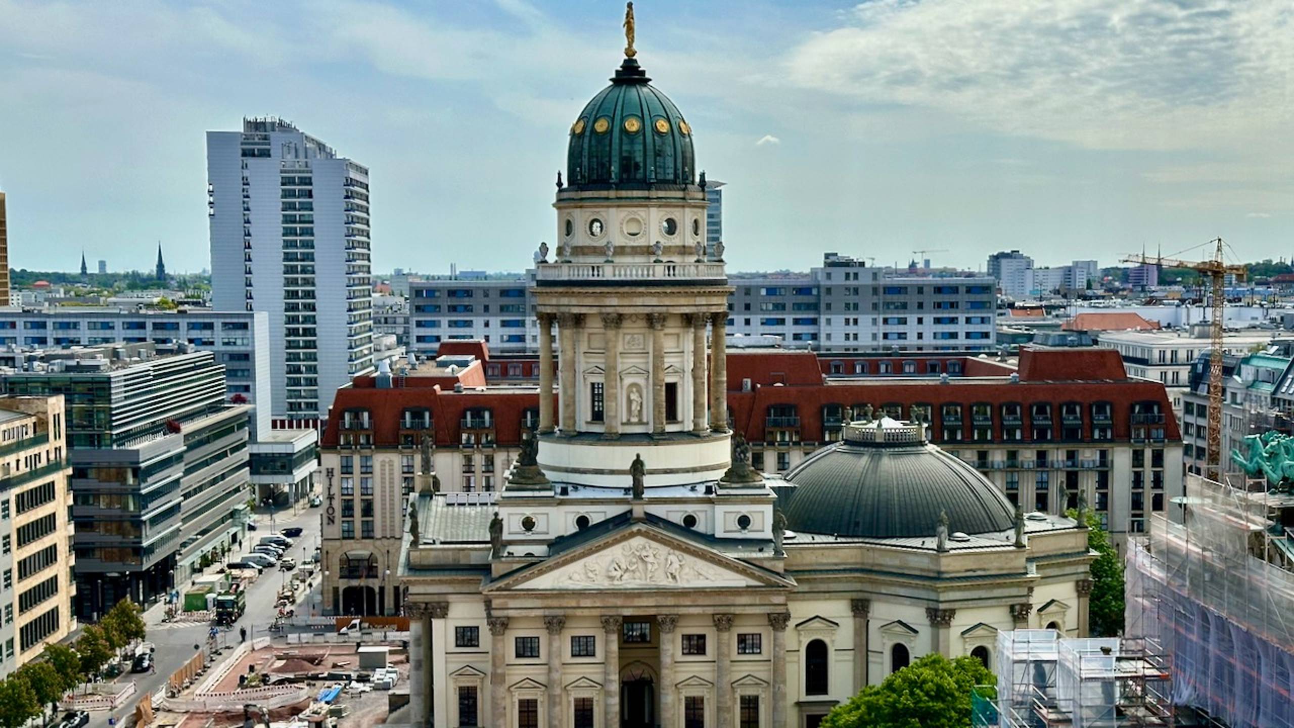 Посмотрим, как выглядит площадь Жандарменмаркт в Берлине