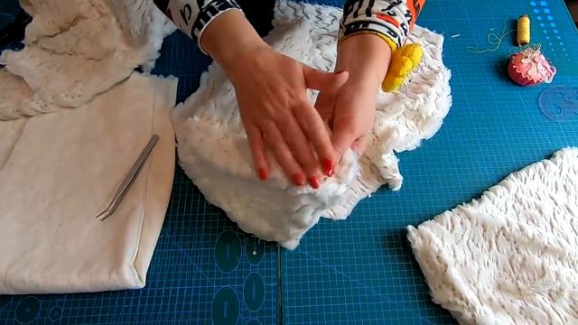 Как сшить красивую праздничную шубку с пайетками. Особенности работы с мехом.mp4