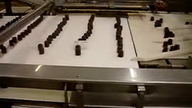 Металлодетектор для конфет, отбраковка сброс(изменение длины конвейера)-(240p15).webm