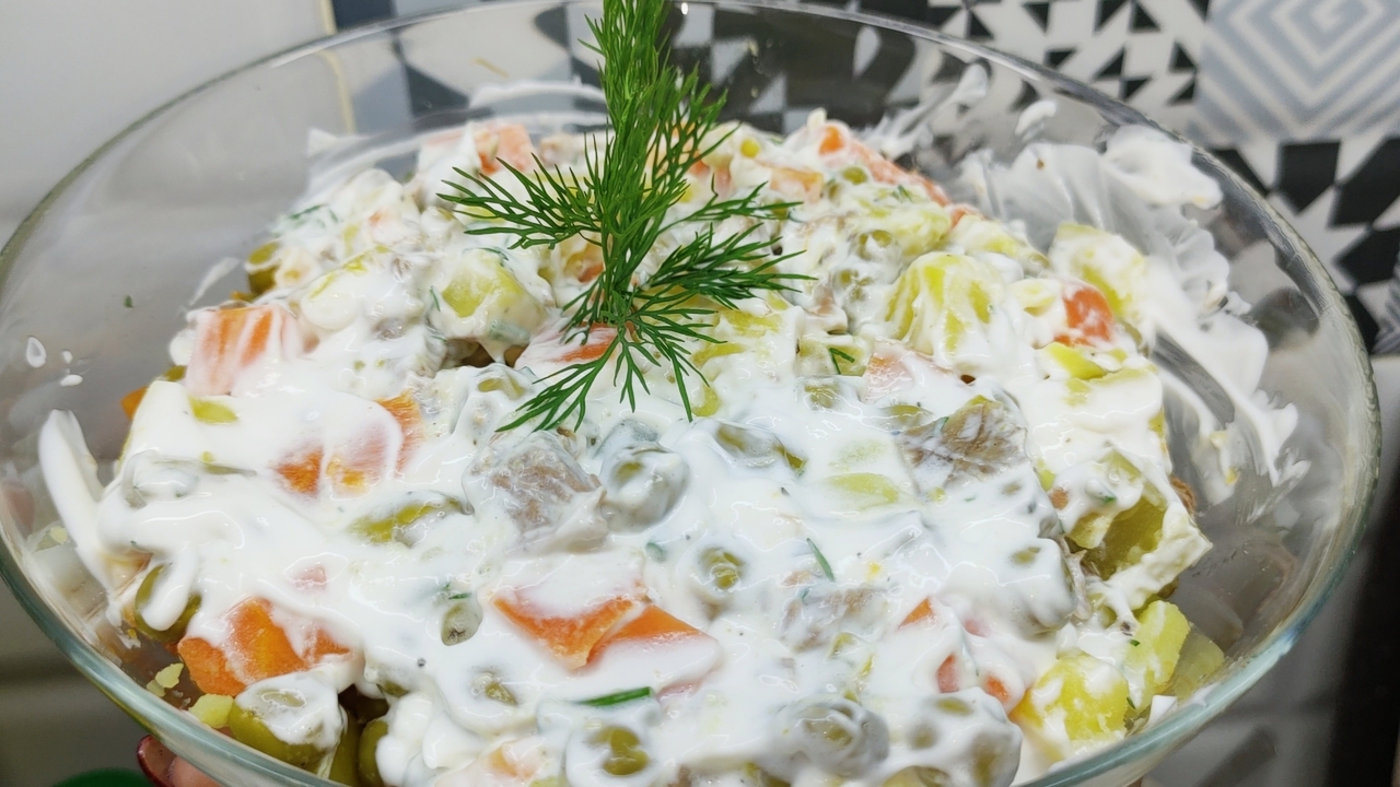 Салат оливье с говядиной