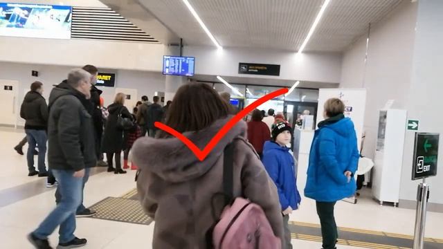 Аэропорт Анапы Пристал Пьяный мужик  Встречаю мужа #анапааэропорт #анапапмж