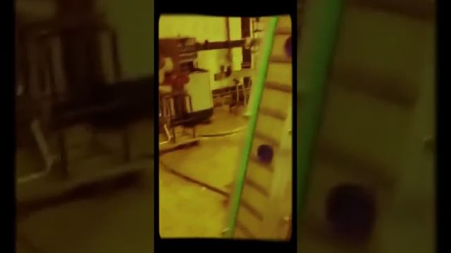 32/Ориентатор пробок на укупорочный автомат. Напольный бункер с ориентатором