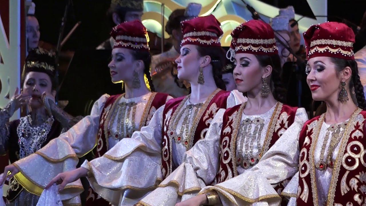 Старинный татарский танец девушек — Государственный ансамбль песни и танца РТ. Декабрь, 2017 год