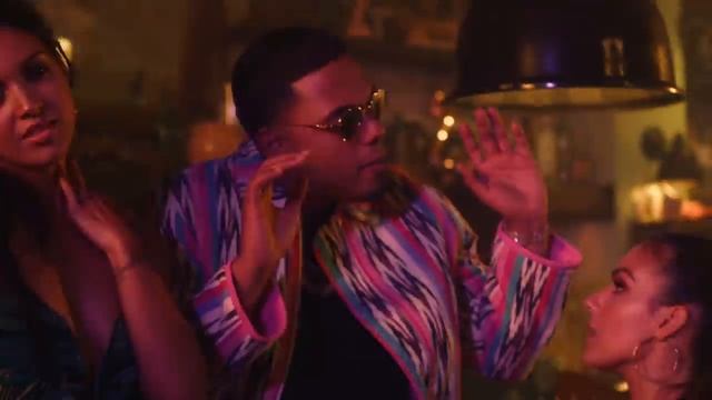 Luis Fonsi, Myke Towers - Bésame (Official Video).mp4