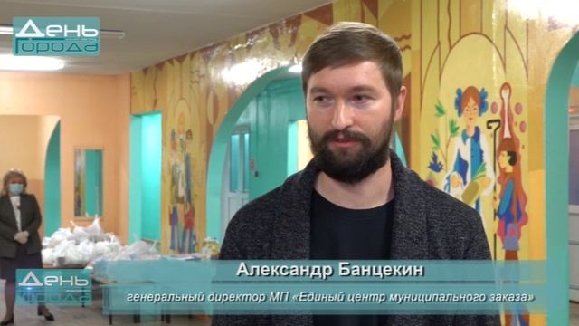 18.12.2020 Продуктовые наборы за ноябрь начали получать родители школьников-льготников.mp4