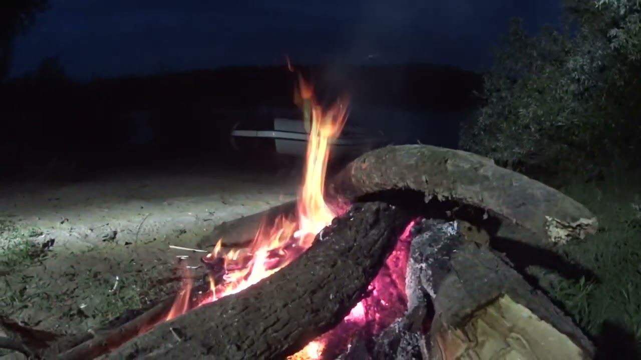 Рыбалка на Оке с ночёвкой искали это место пол дня, ловля рыбы летом на спиннинг.