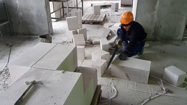 2017 11 17_ Учебный фильм Вручную пилим газоблок.