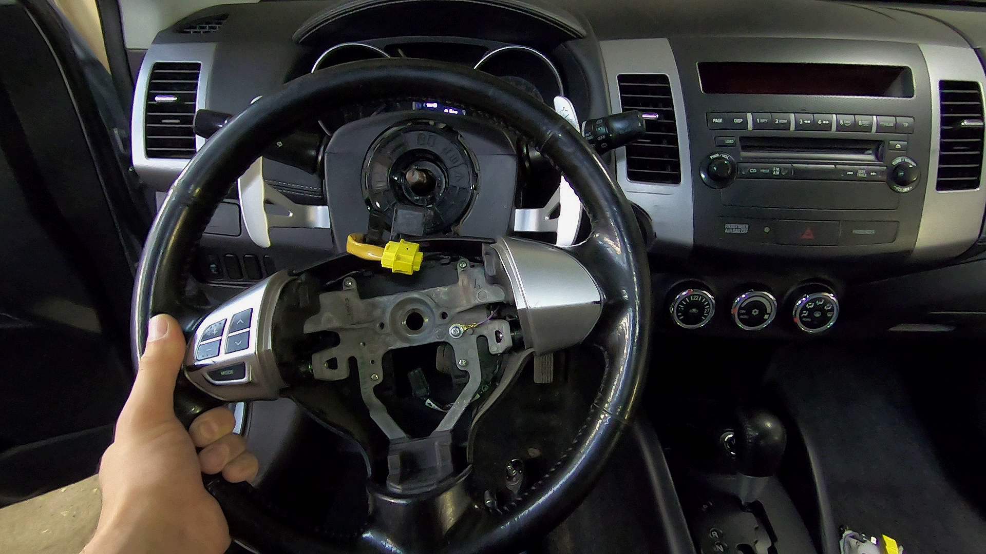 Снятие руля Mitsubishi Outlander XL