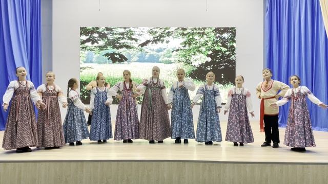 «Там стояло в поле древо»