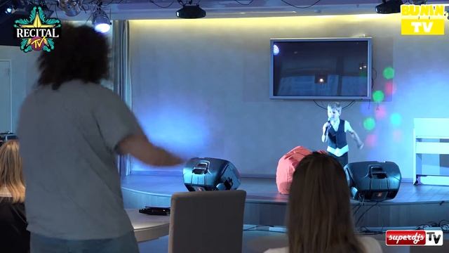 Deni Boom (Денис Бунин) — поет. Алла Пугачева, оценивает Толи Еще