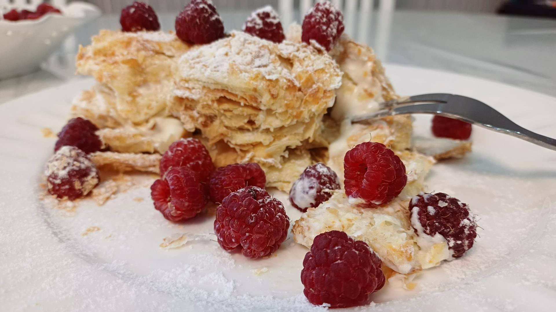 Наполеон с таким кремом получается самым нежным и вкусным. Такой наполеон вы еще не пробовали.
