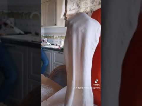 Pizza dough is dancing! Тесто для пиццы танцует!