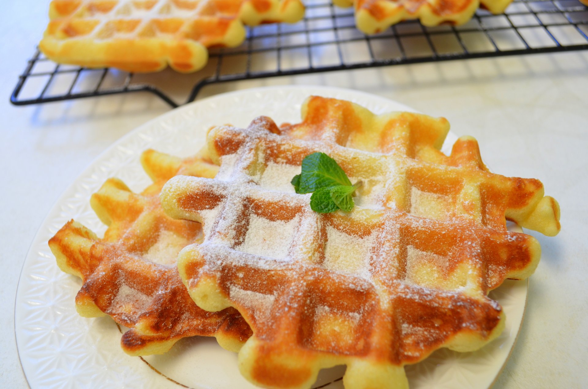 Вкусные,нежные,шикарные вафли. Простой и быстрый рецепт.