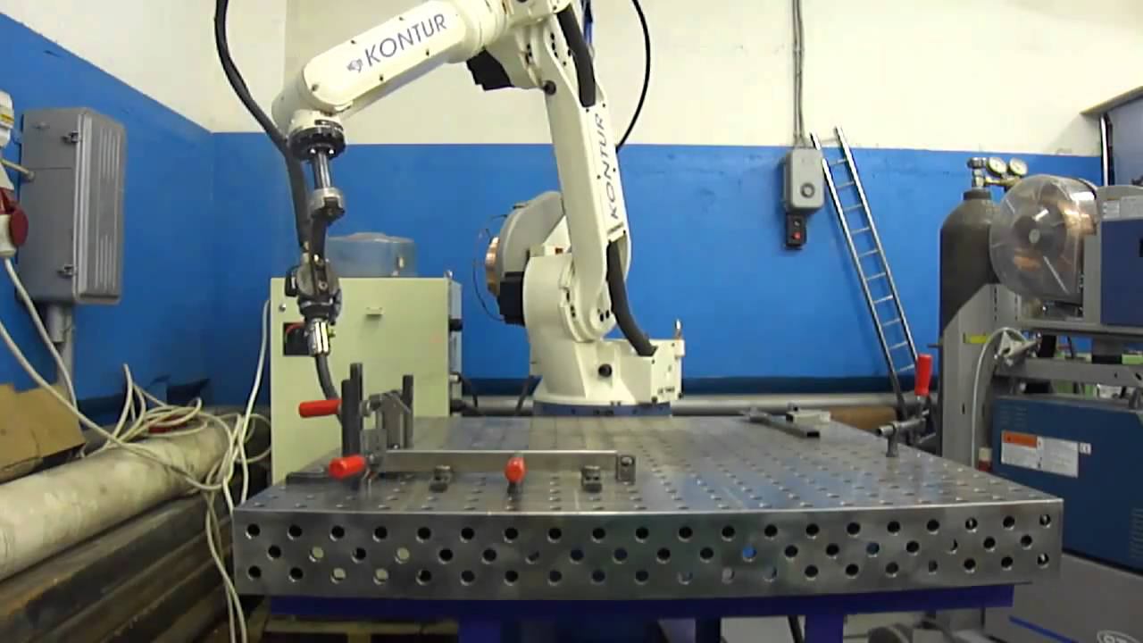 Тестовая сварка роботом