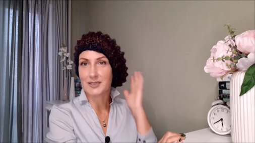 Как связать простой берет из объёмной пряжи спицами?