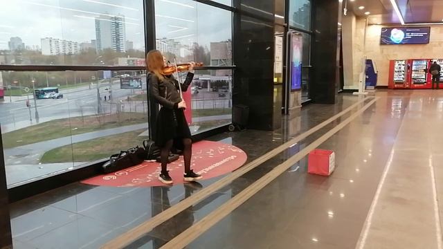 Музыка в метро, скрипка, май 2024, метро "Мичуринский проспект"