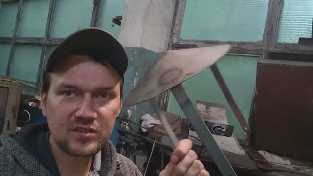 ОТец сделал конический колпак на трубу вентиляции