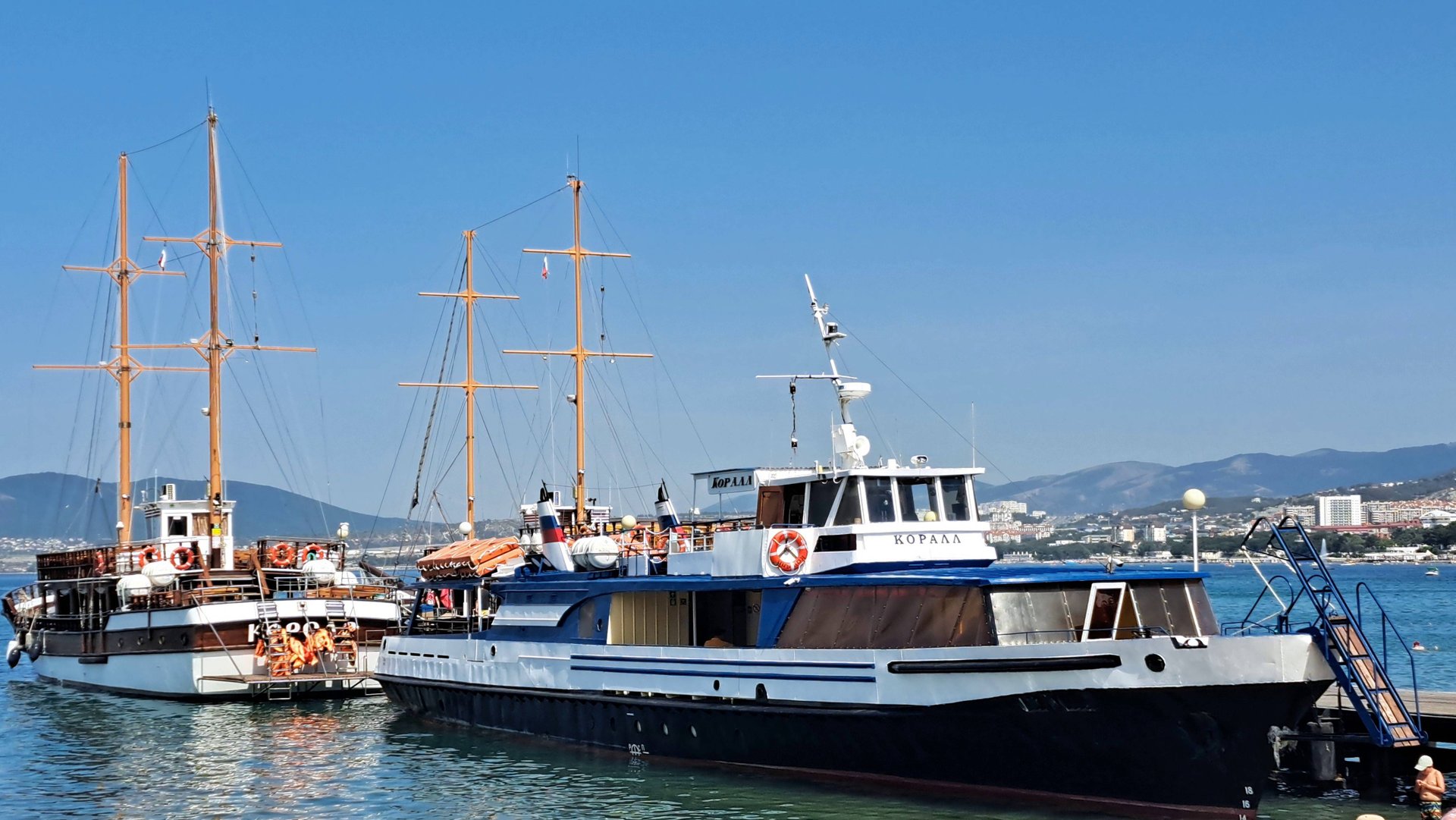 Геленджик и морская прогулка - Дивноморск, Джанхот, Прасковеевка, скала "Парус"