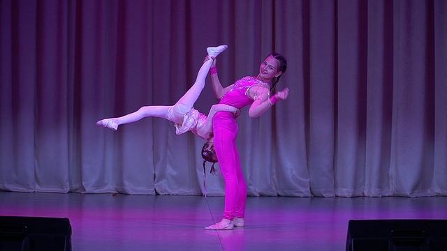 Дуэт "Сёстры" 01.06.23 музыка М. Котов (крупный план)