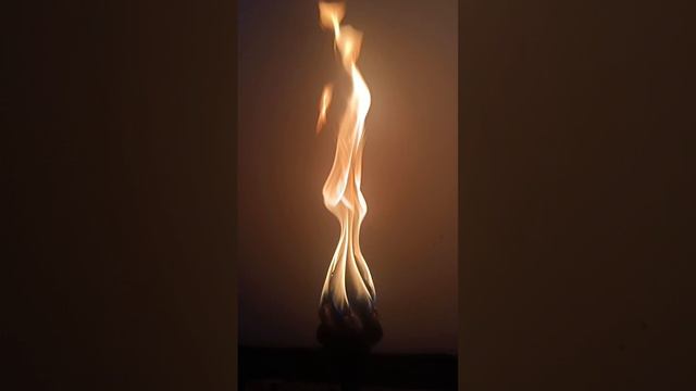 так горят магические свечи