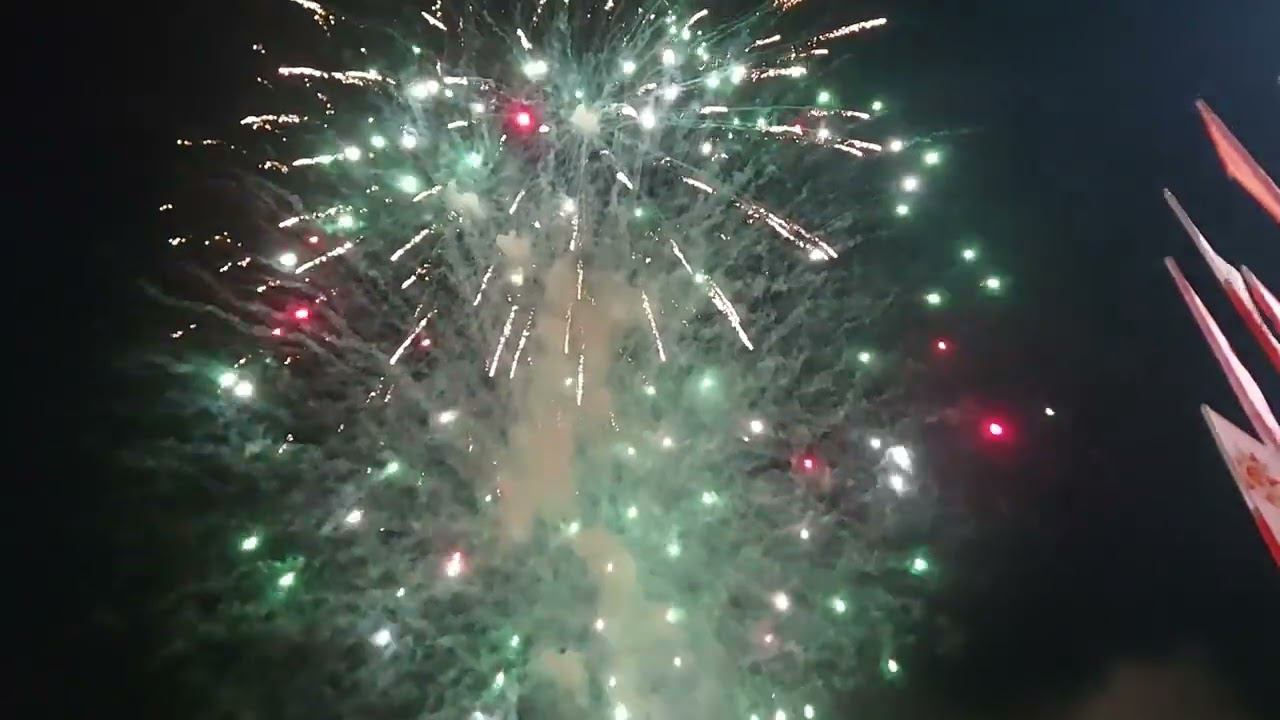 Праздничный салют в Домодедово, посвященный 77-й годовщине Дня Победы (09.05.22)