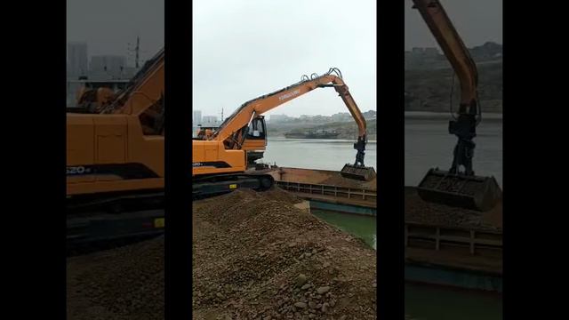 Перегружатель Yonggong YGSZ 520 в Китае на выгрузке гальки