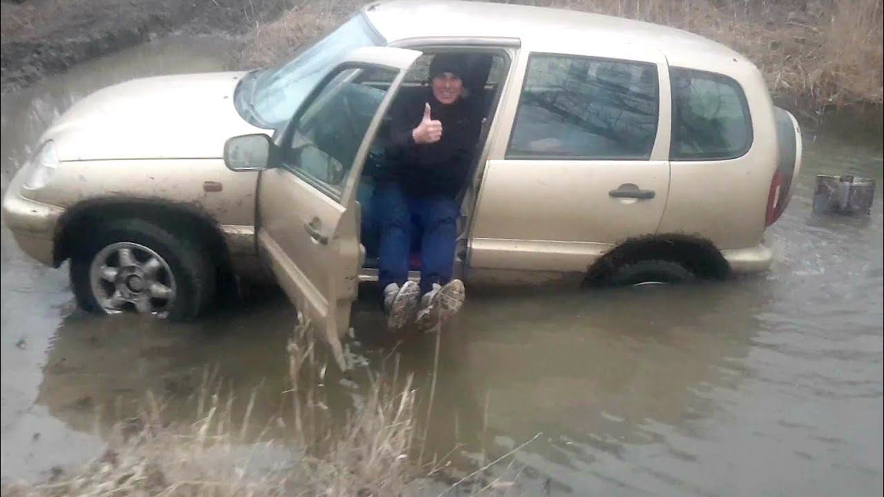 Нива шевроле сток, в болото!!!