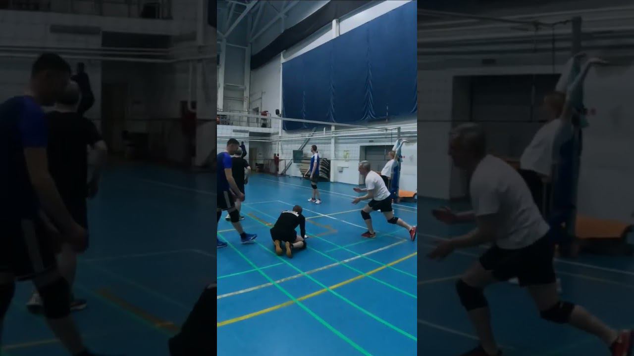 Когда не определился, в футбол ты играешь или в волейбол)