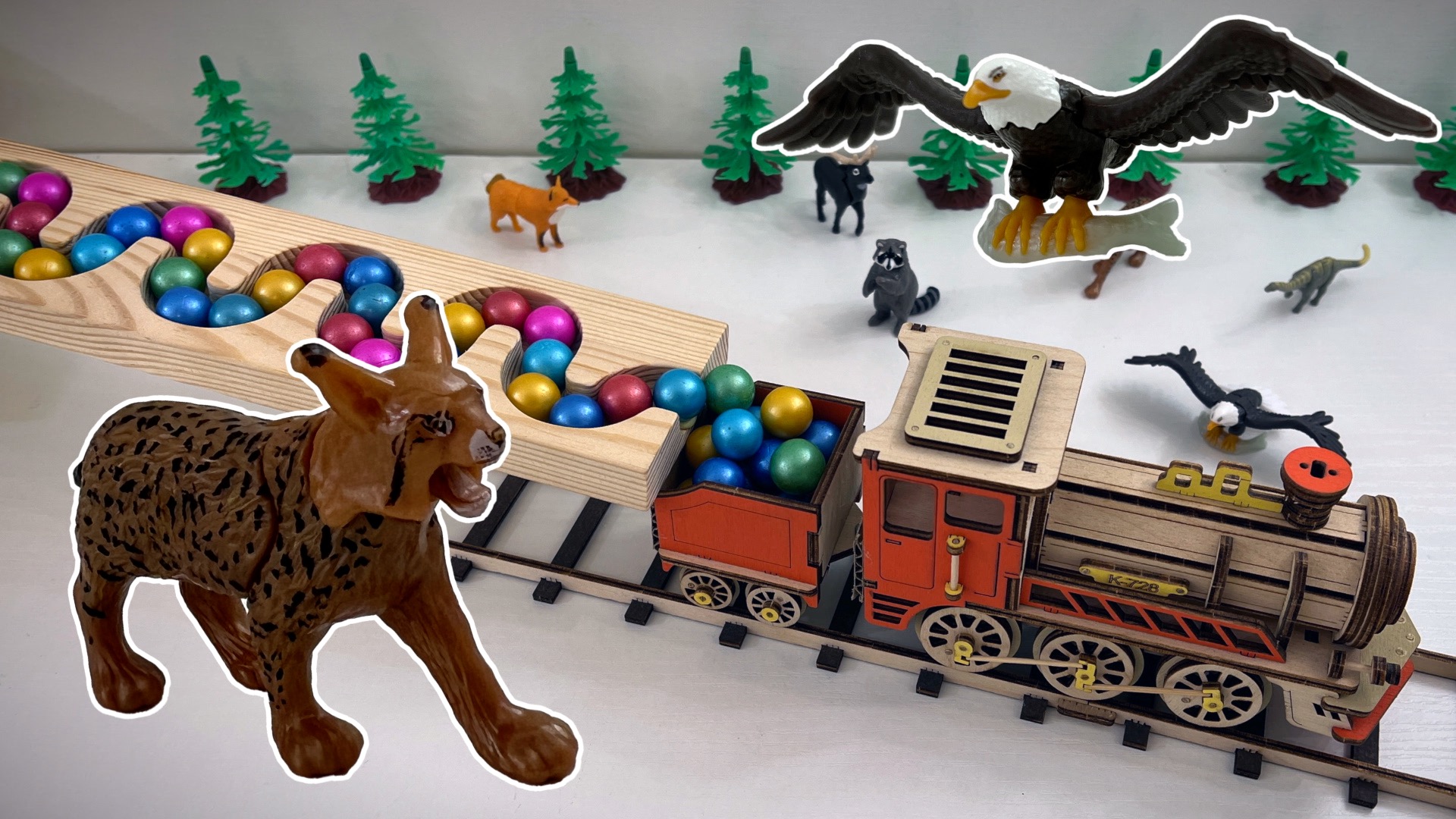 Гонка шариков марблс & Деревянный паровозик & Зверушки-игрушки из Киндер сюрпризов / АСМР